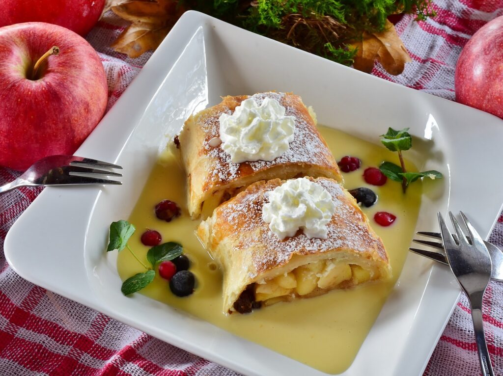 Apple Strudel Recipe - Homemade German Apfelstrudel - GermanBuy ...