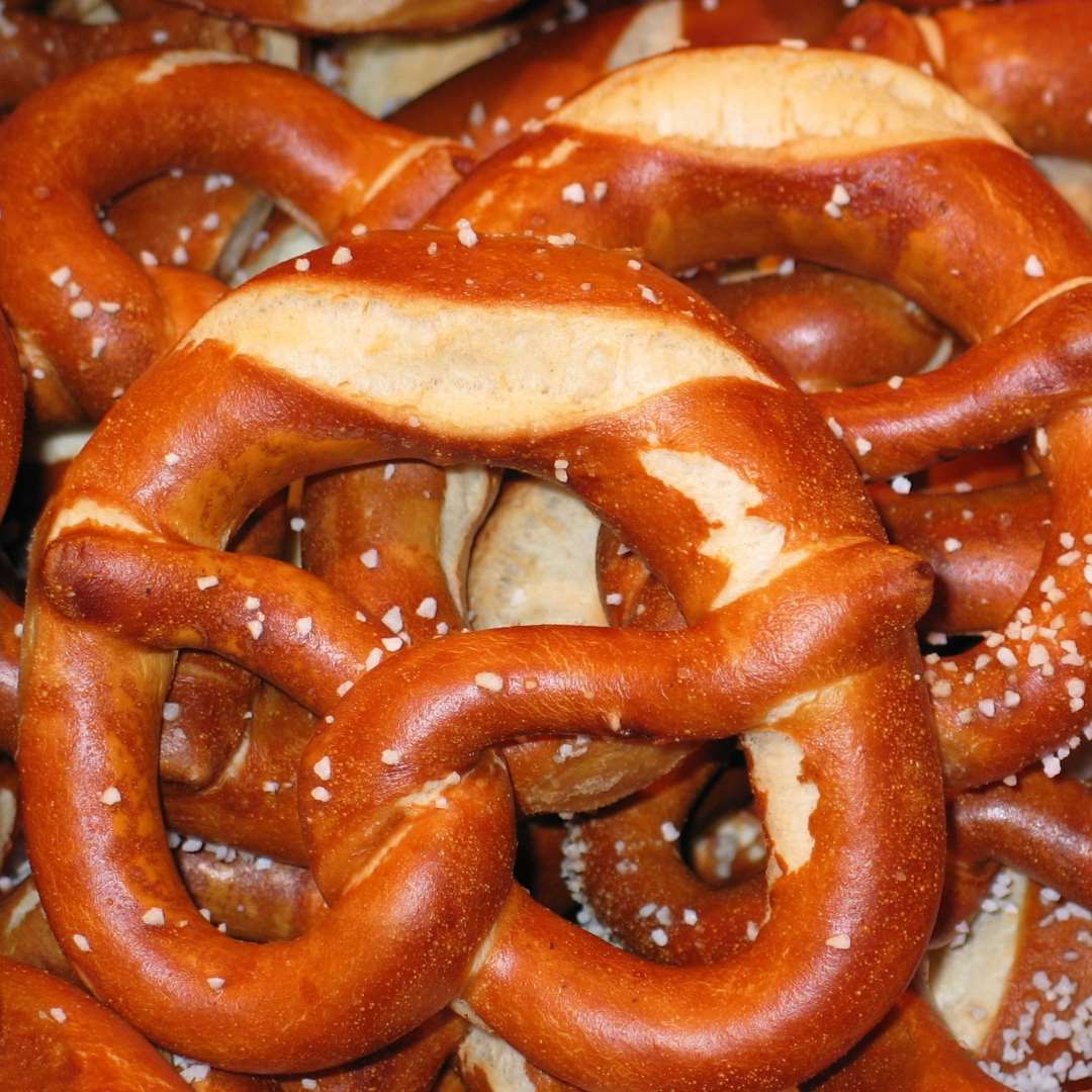 Easy Bavarian Pretzel Recipe - Authentic German Soft Pretzels ...